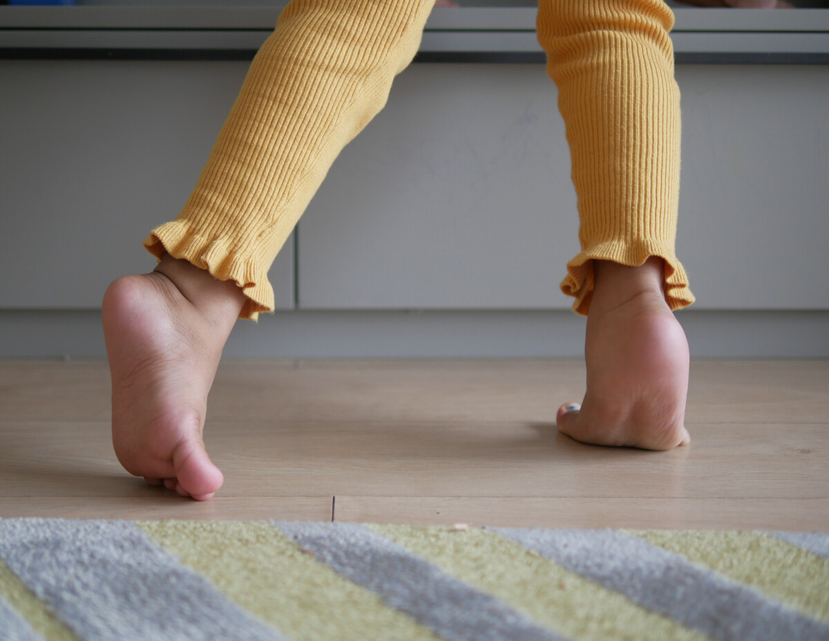 TOE WALKING: WHAT EVERY PARENT NEEDS TO KNOW | Milestones At Play ...